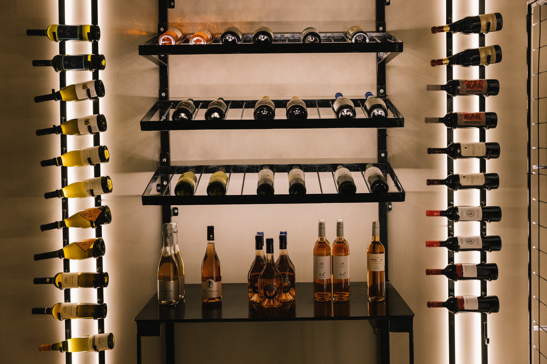 The Architects of Time: H indie Αθήνα δίνει ραντεβού σε ένα κτίριο του 1936 | LiFO